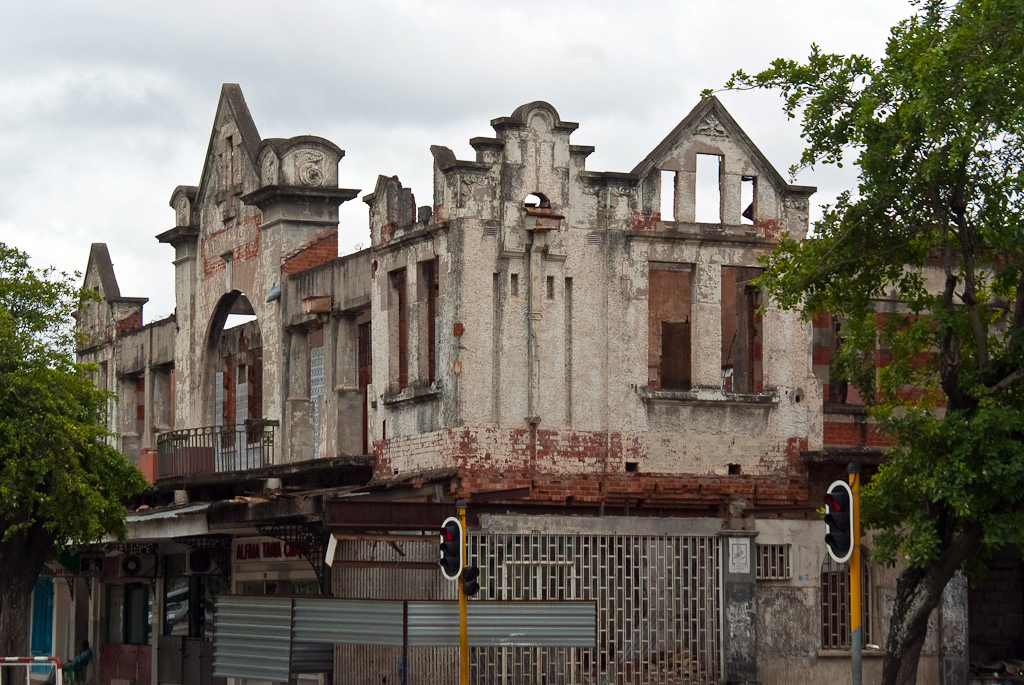 Prédio Pott - lado sul da antiga Av. da República e esquina (2/12)