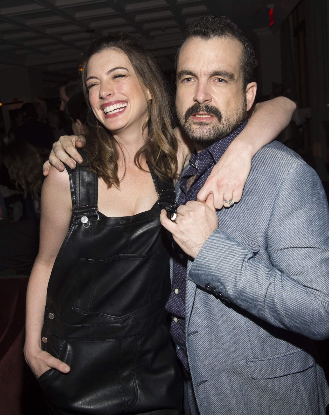 Anne asiste a fiesta de Colossal en el TIFF (9/9)