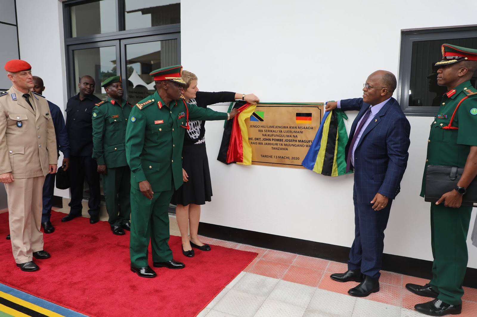 RAIS DKT MAGUFULI AZINDUA KARAKANA KUU YA JWTZ LUGALO JIJINI DAR ES ...