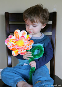 Easy Toddler Art: Giant Spring Flowers