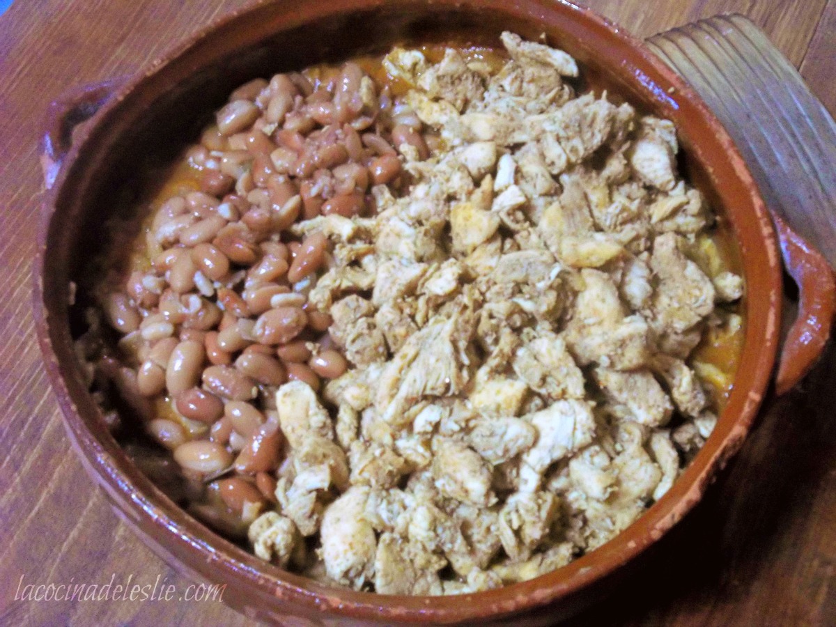 Arroz con Pollo y Frijoles {Rice w/ Chicken & Beans} - La Cocina de Leslie