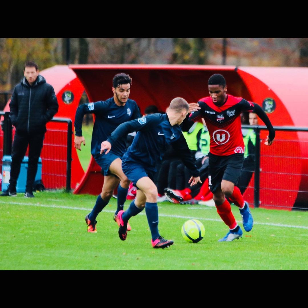 Photos of Isaac Drogba in the field