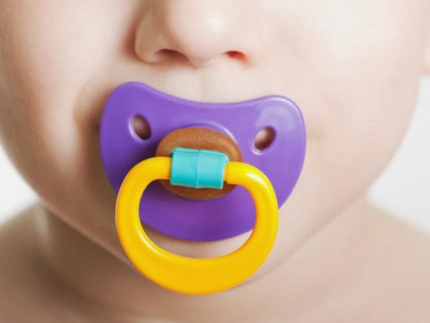 Saiba como dar chupeta ao bebê sem prejudicar saúde bucal - Adalmira Lense