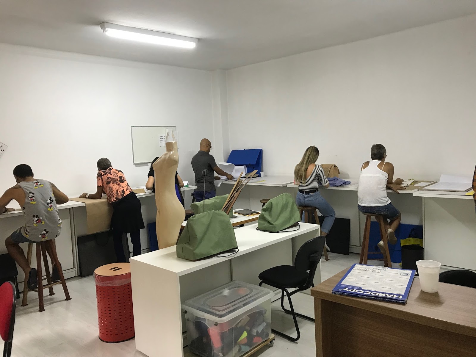 ESCOLA DE MODA PAULISTANA : A ESCOLA ESCOLA DE MODA PAULISTANA : A ESCOLA