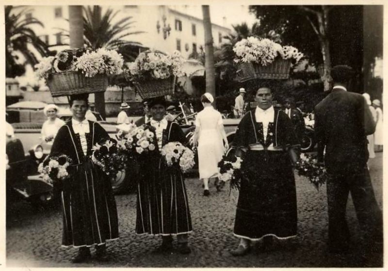 50 Amazing Found Snaps Show European Trips of Three Ladies in the Mid ...