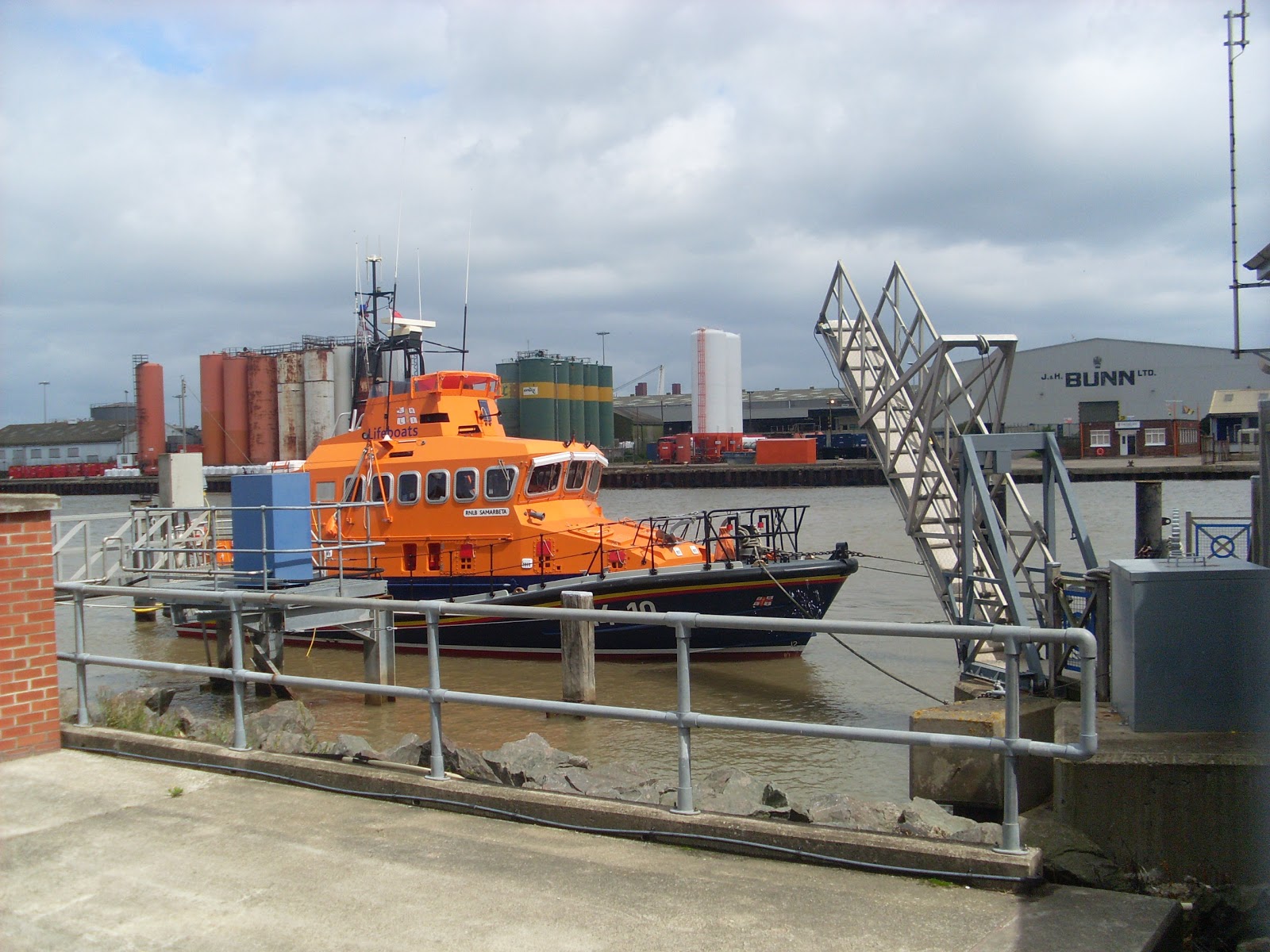 Walking in Norfolk and Suffolk: Gorleston Docks 250711