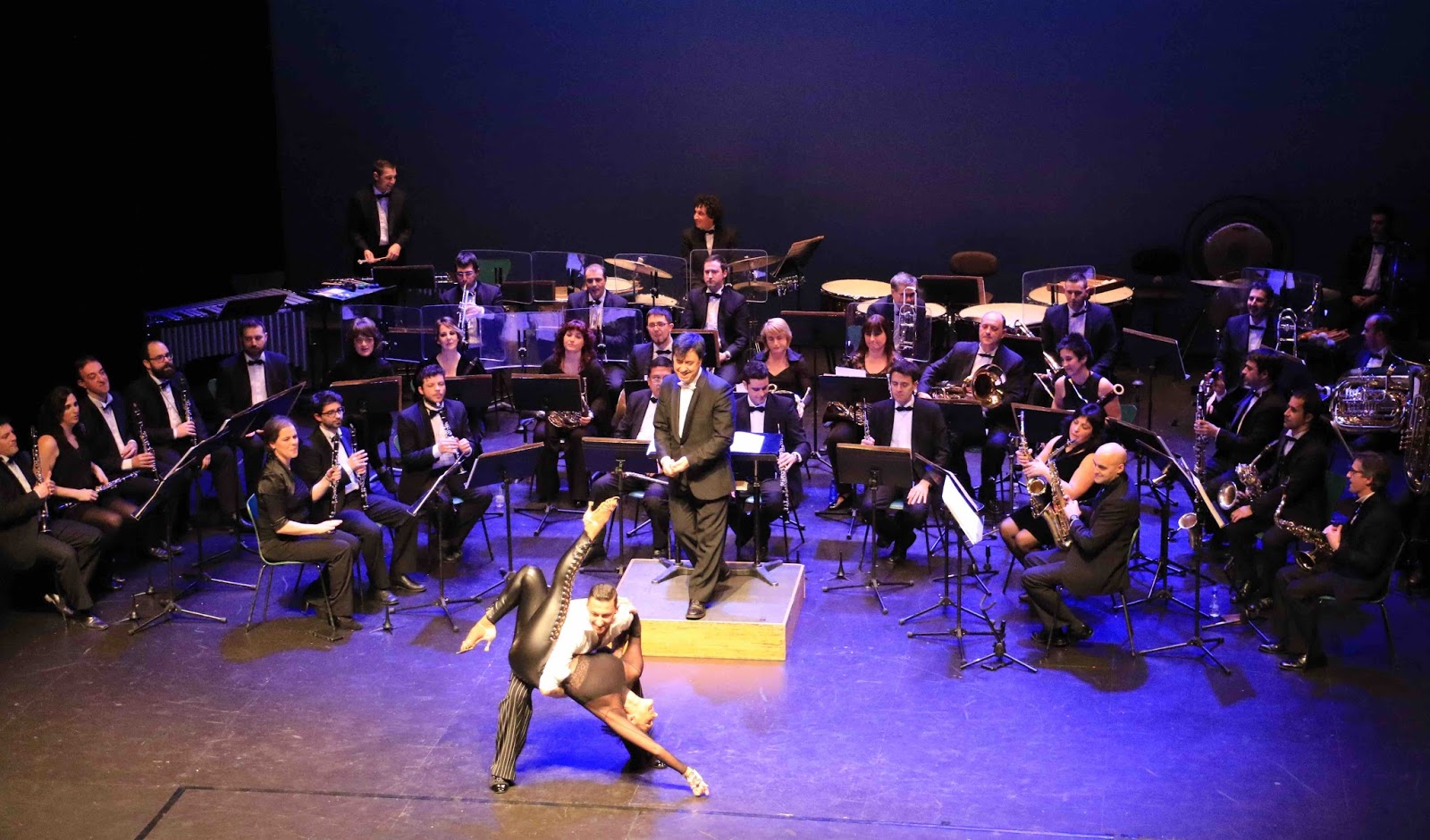 La Banda de Música y los campeones del mundo de baile llenan el teatro ...