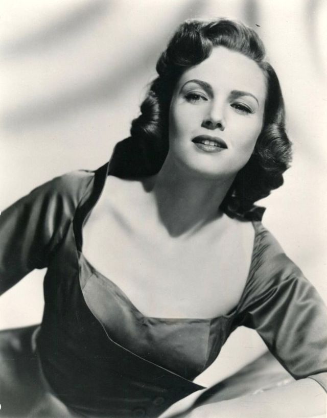 45 Glamorous Photos of Barbara Britton in the 1950s and '60s ~ Vintage ...