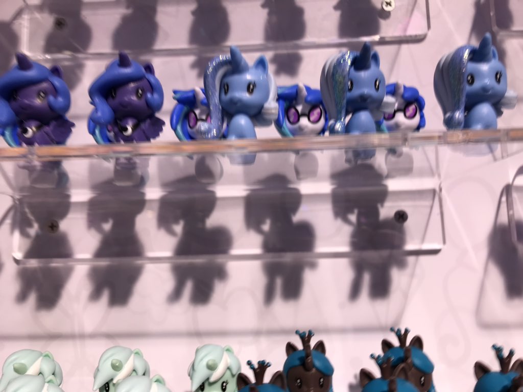 Le Poney Blanc - [News] Des photos des stands MLP à la Toy Fair