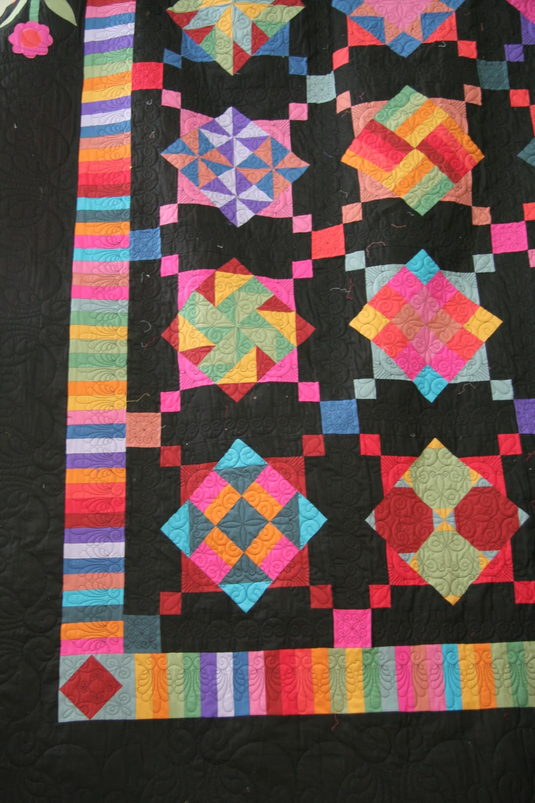 Rosebud Quilting: Amish Style Quilt