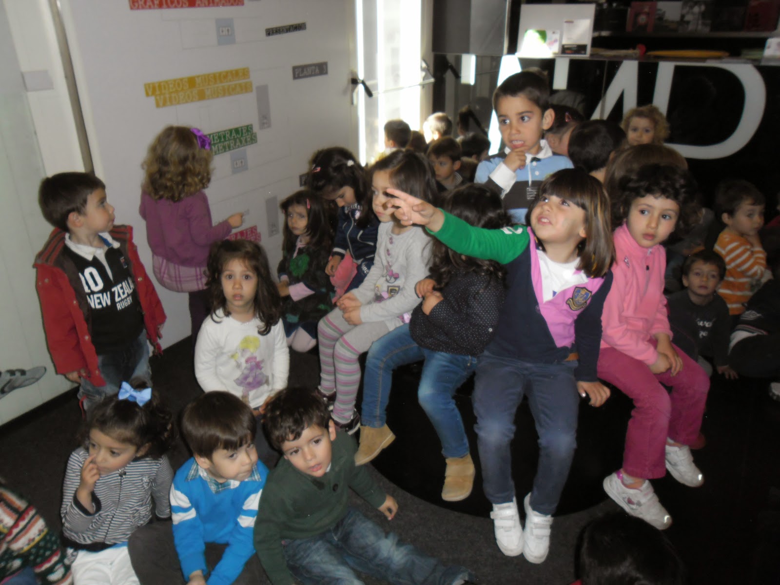 OS PARRULIÑOS DO CEIP GARCÍA BARBÓN: Excursión a Fundación Barrié