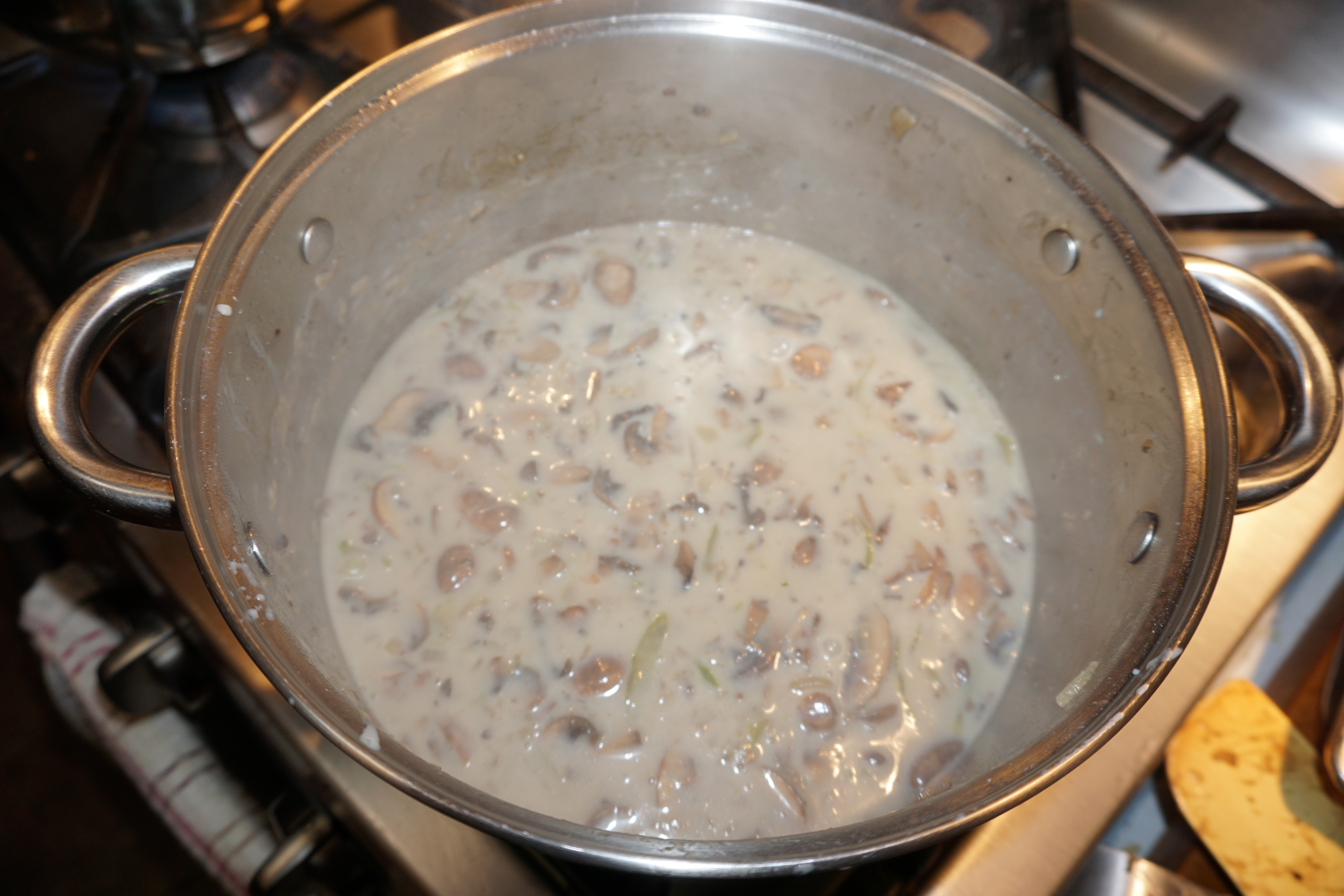 LA COCINA DEL POLLO: CREMA DE CHAMPIÑONES CREMINI CON PAPAS Y ENELDO