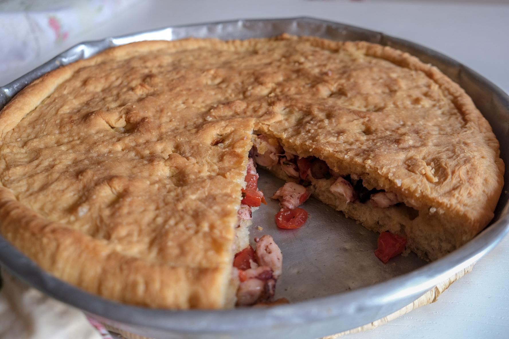 Tiella di Gaeta con polpo - Seduti a Tavola