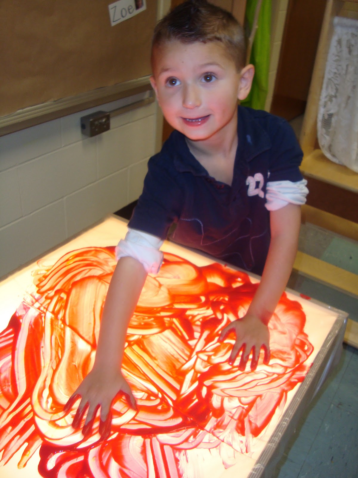 joyful-learning-in-the-early-years-finger-printing-on-the-light-box