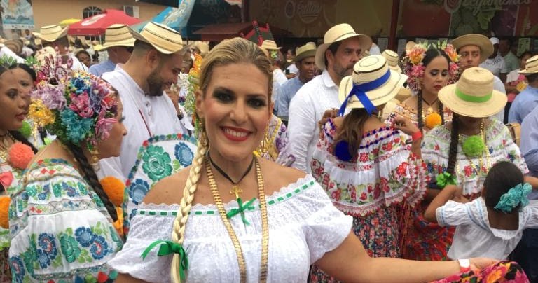 y me vestí de pollera de faena en el hermoso festival de las mil polleras