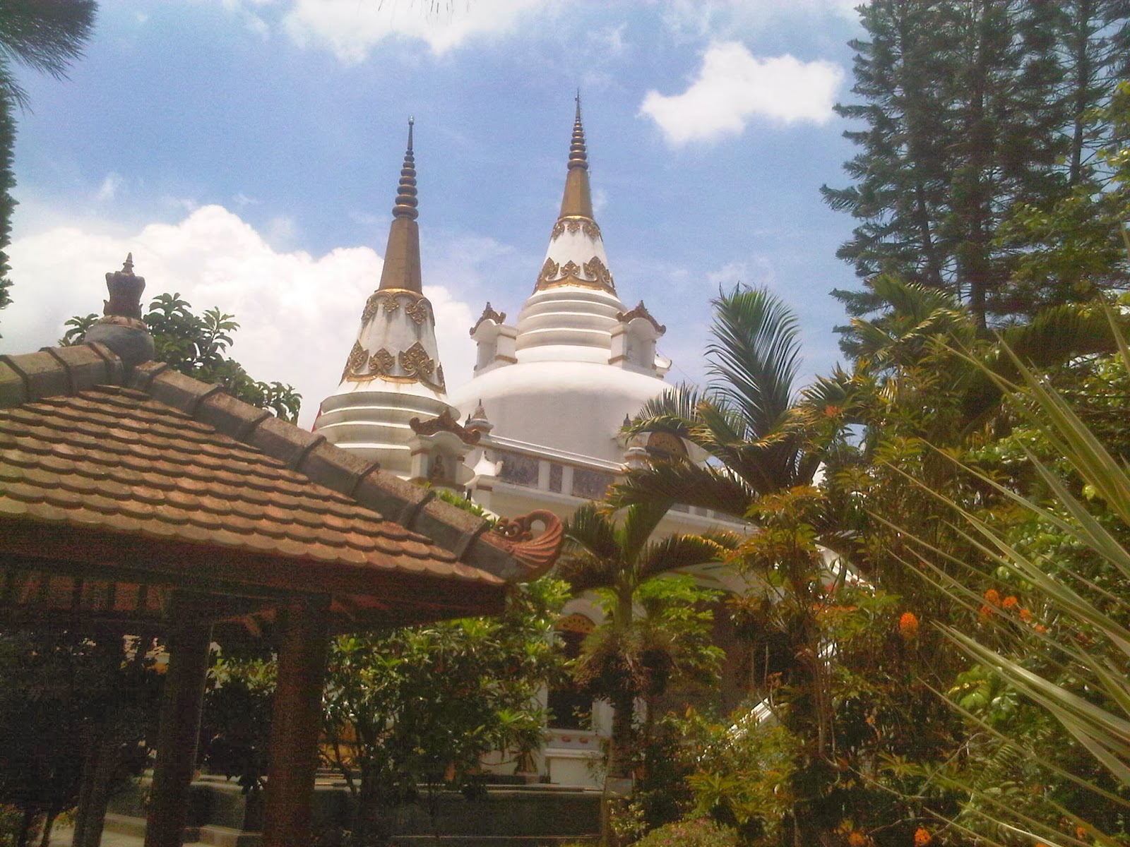 Amazing Holiday : Vihara Vipassana Graha, Pagoda ala Thailand yang ada ...