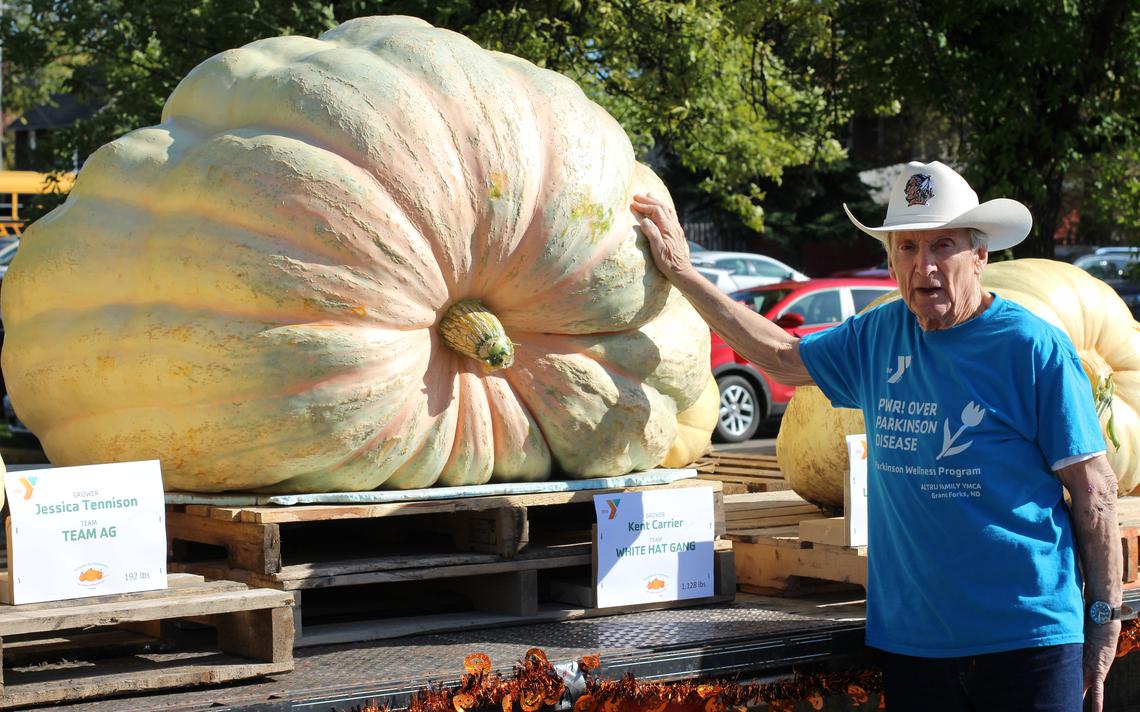 Our Parkinson's Place: 1,100-pound pumpkin wins contest in fundraising ...