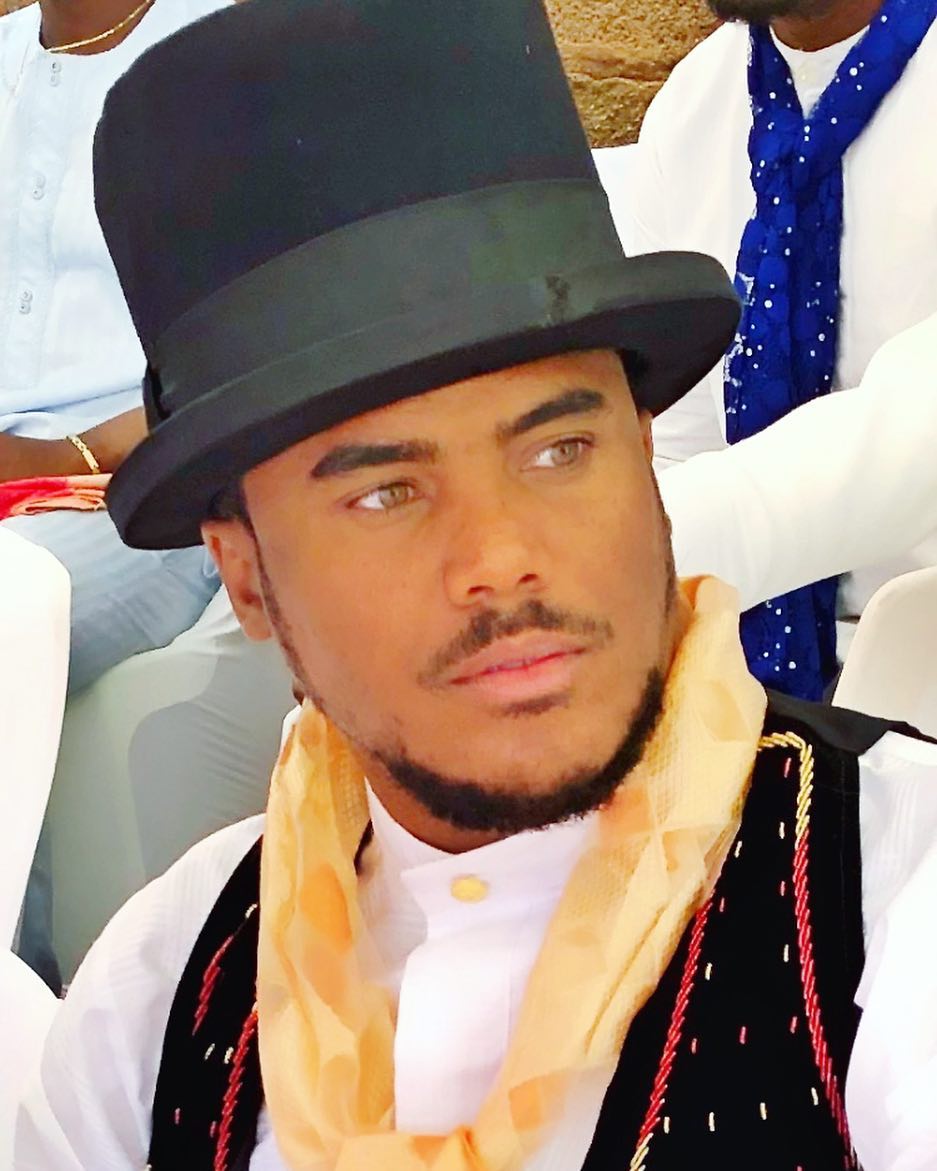 Eyes : Michael Okon has hazel eyes