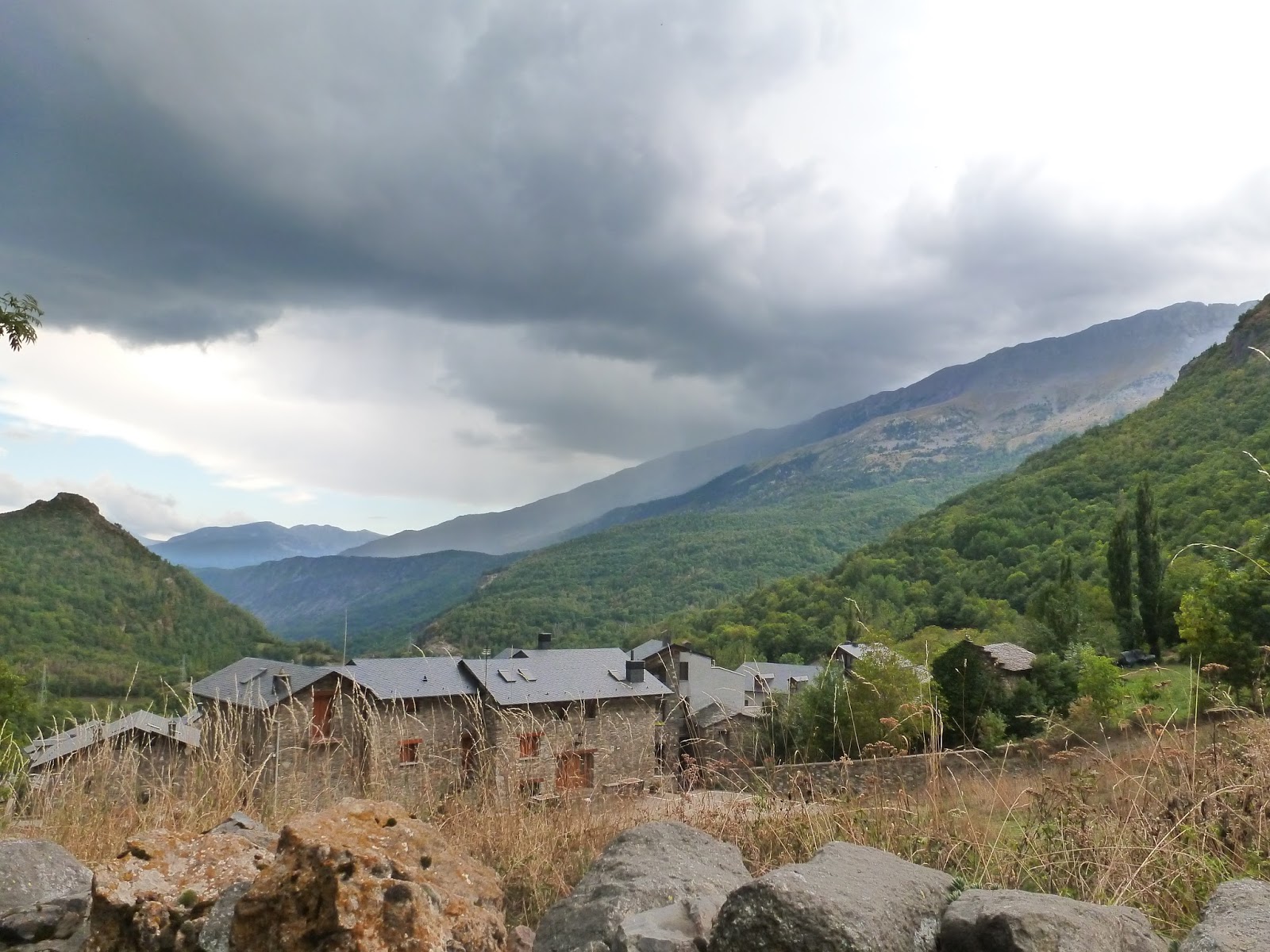 MONTAÑAS DE AYER Y DE HOY: SAHÚN - Circular al Pico Pientes 2.365m por ...