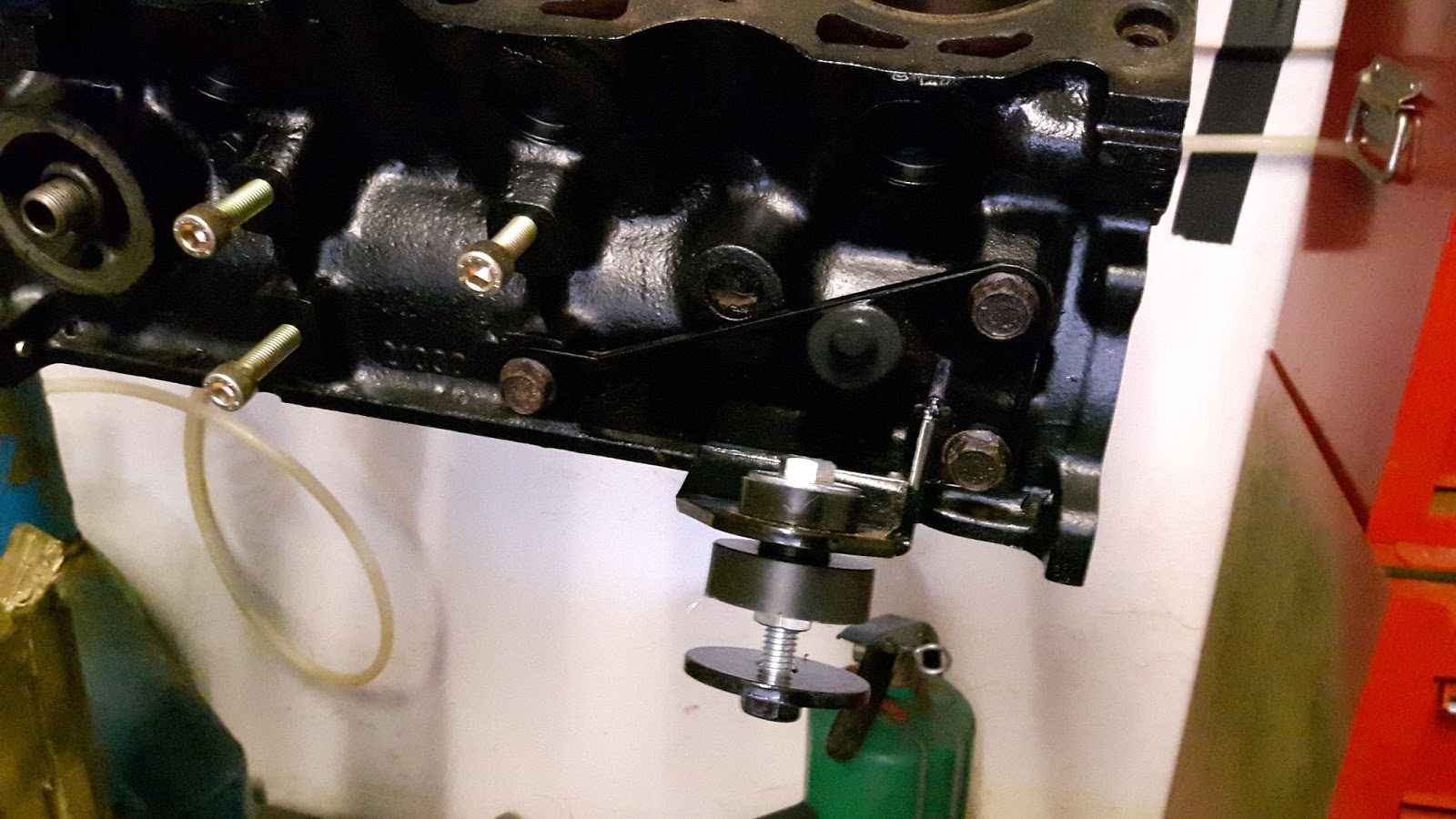 Sunbeam Alpine Series 3 conversion to V6 2.8: Small steps (engine mounts)