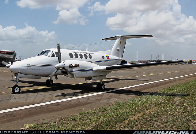 HANGAR MUSEU: (SERIE MODELOS DE AVIOES) AVIAO BEECHCRAFT BEE 200A KING AIR