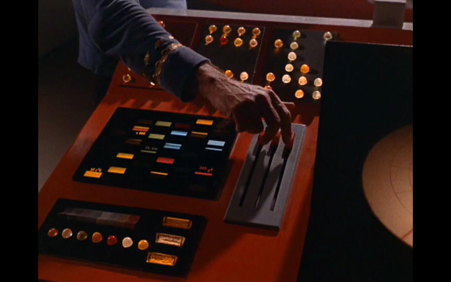 Realm Of Retro : STAR TREK Transporter console