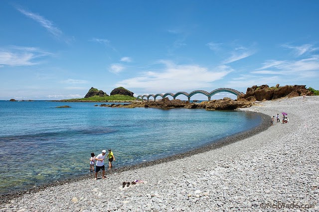 strange spots: Bumpy Bridge!