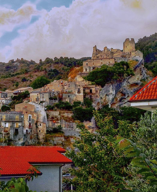 Calabria. Il meraviglioso borgo di Cleto e il suo fantastico Castello ...