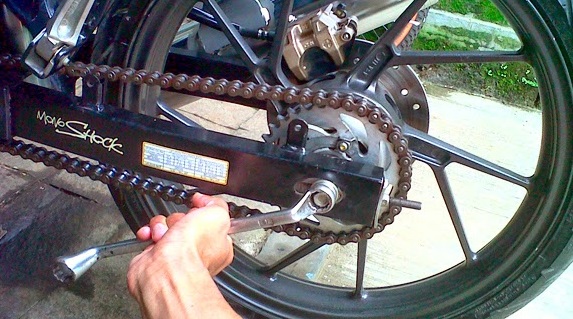 5 Tips Mudah !!! Cara Merawat Dan Membersihkan Rantai Sepeda Motor ...