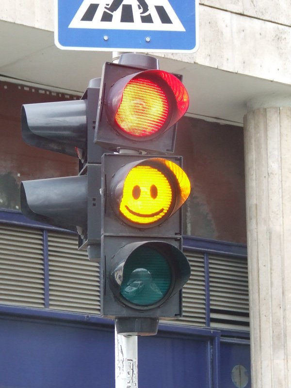 Technology and more.: Poyecto del semáforo.