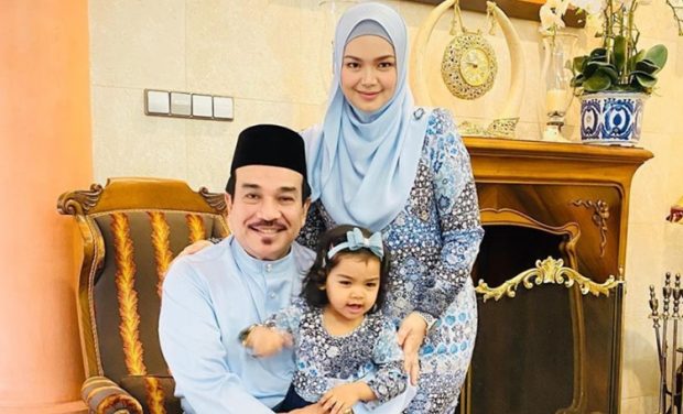 Datuk Siti dan Datuk K Teruskan Usaha Untuk Dapatkan Anak Kedua ~ Gosip ...