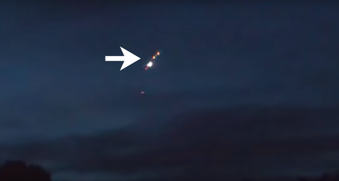 German Police Officer Films UFOs Over Düsseldorf