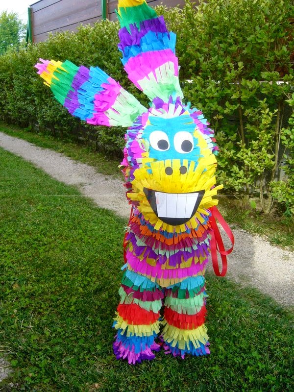 Pinata, Pinyáta, Pinata bulira, Égből hulló meglepetés: Csacsi, szamár ...