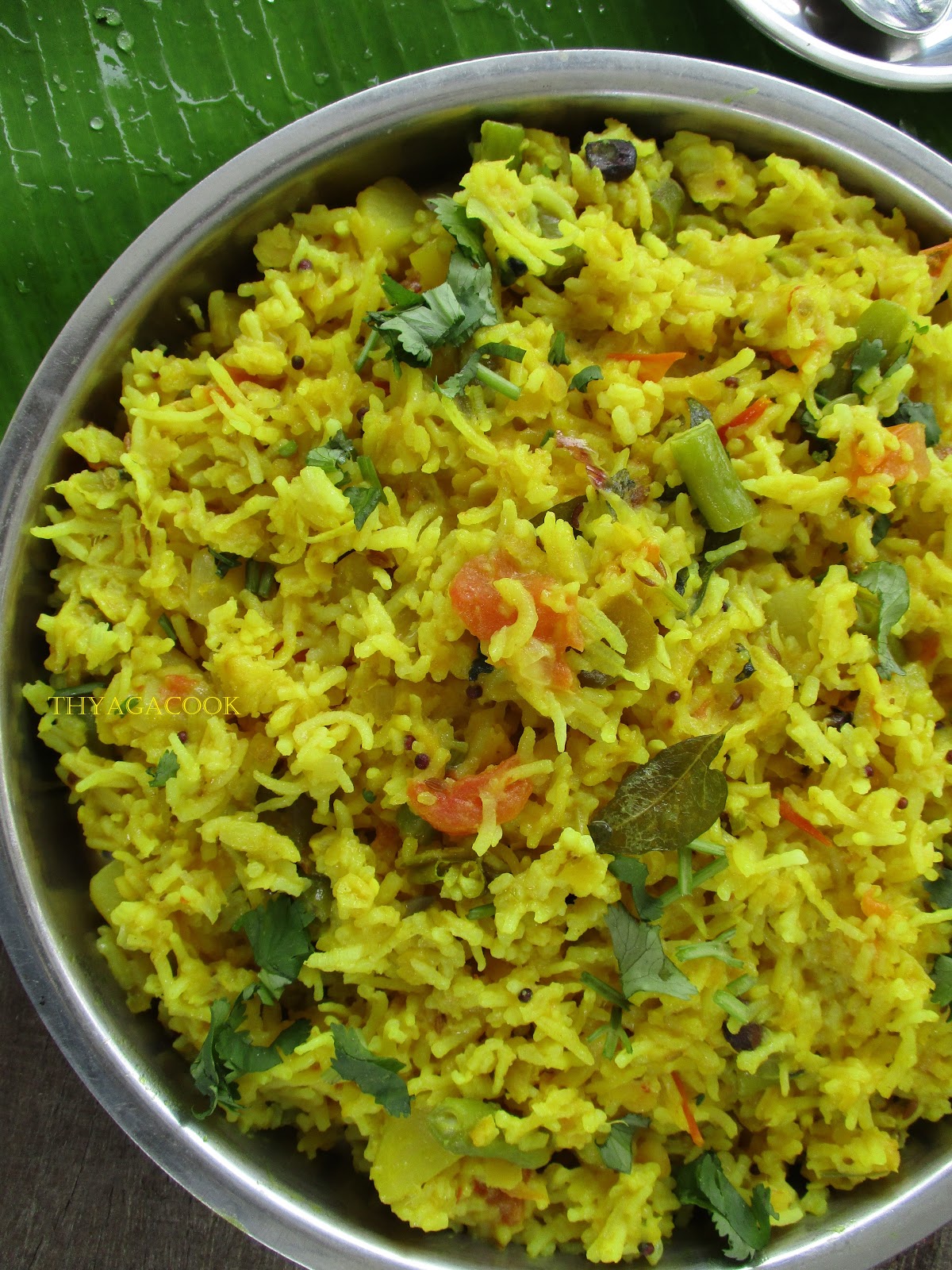 DAUN KARI Masakan Malaysia.....: KHICHDI (NASI KACANG DHAL)