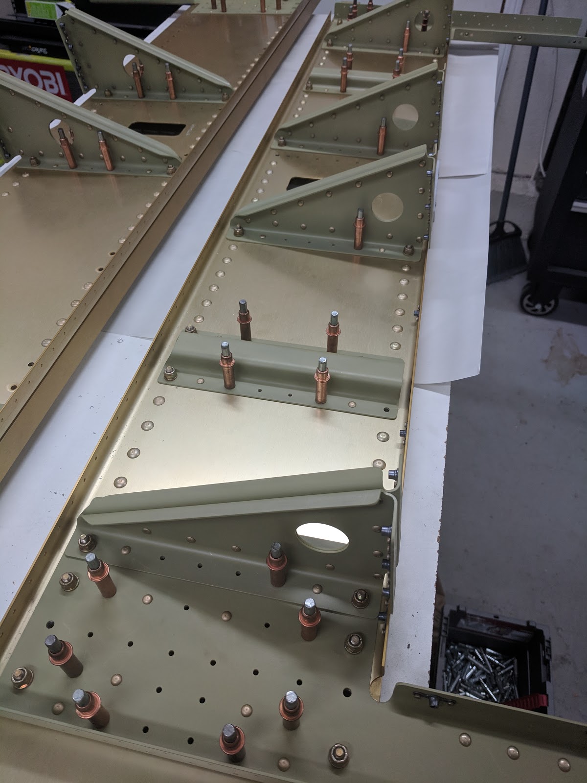Damazio family's RV-10 project: Mid-fuselage bulkheads primer and riveting