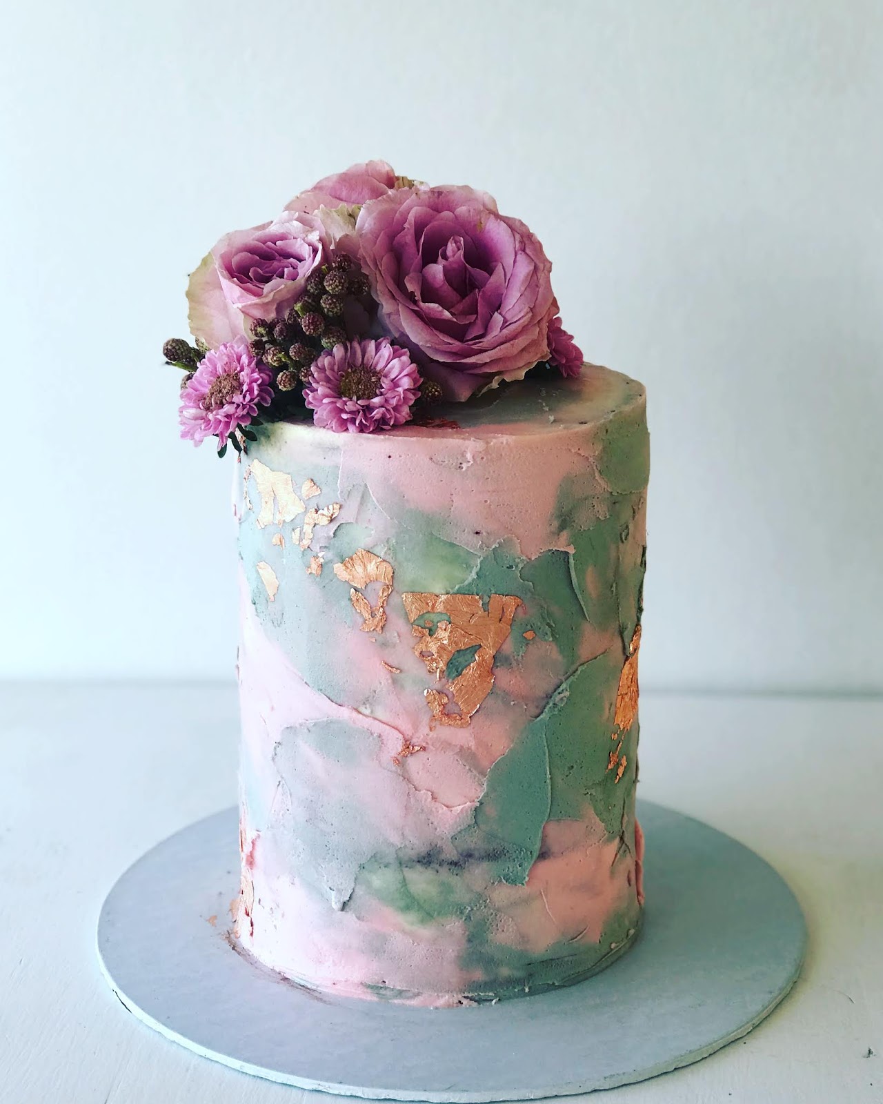 Textured buttercream in pink and grey R680