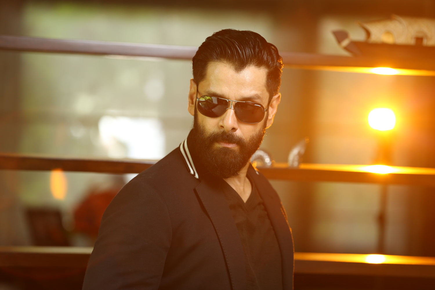 Vikram Biography, Profile, Photos, Birthday, Height, Age, Wallpapers