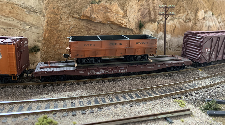 modeling the SP: Railroad equipment on flat cars