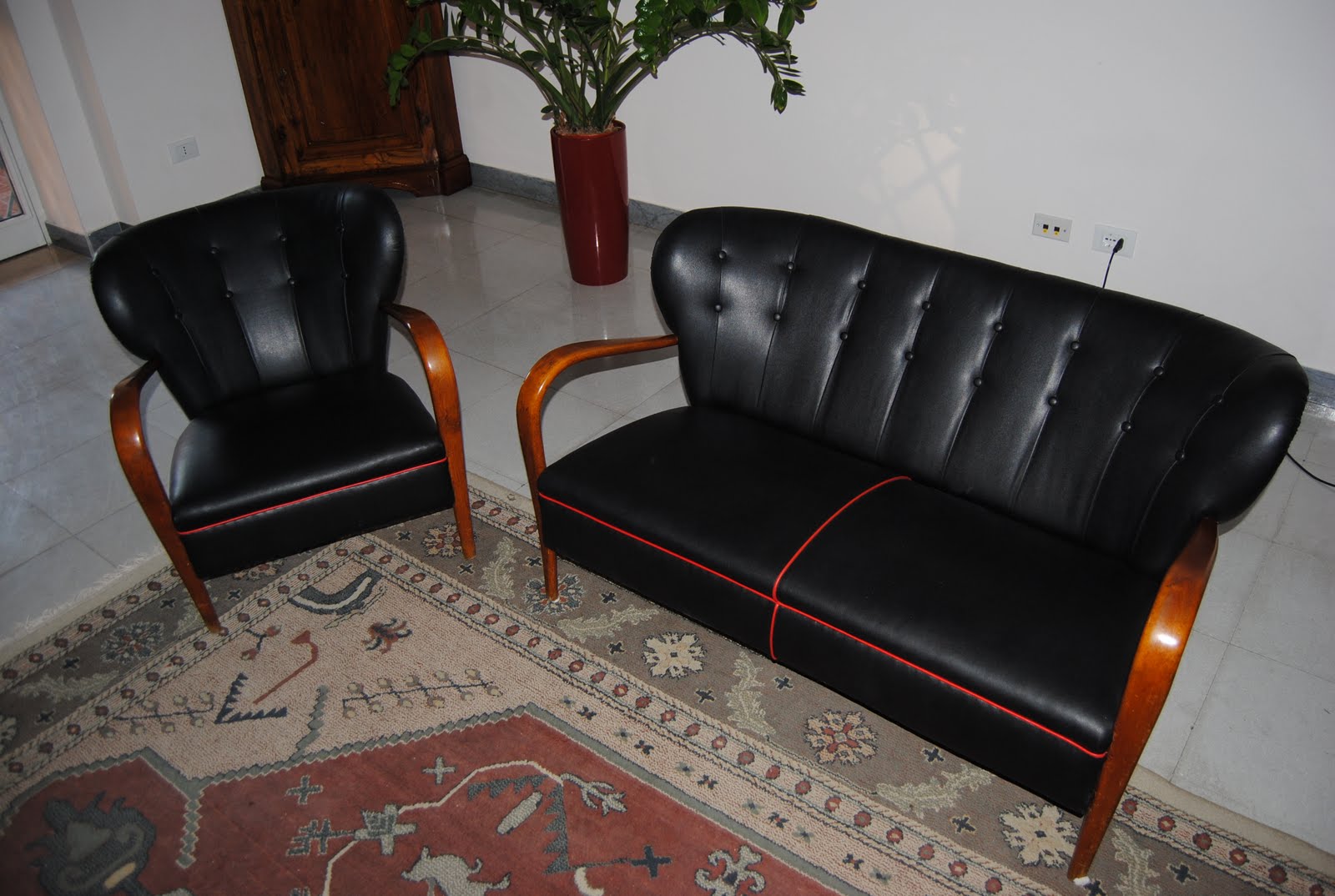 Orbis Catholicus Secundus: Leather Furniture of Pope Paul VI