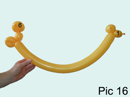 Balloon animals twisting instructions: Balloon owl hat