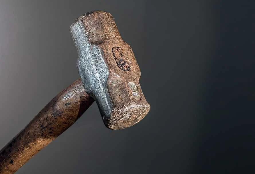 Der Hammer - Paul Watzlawick | AVENTIN Blog