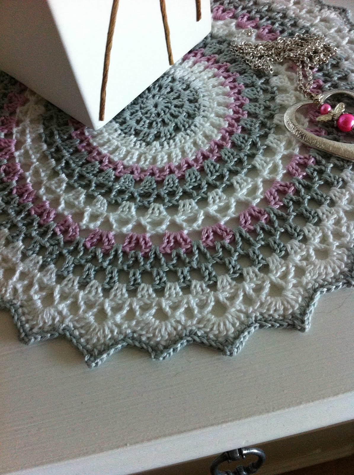 Virkamera: Runda virkade smådukar