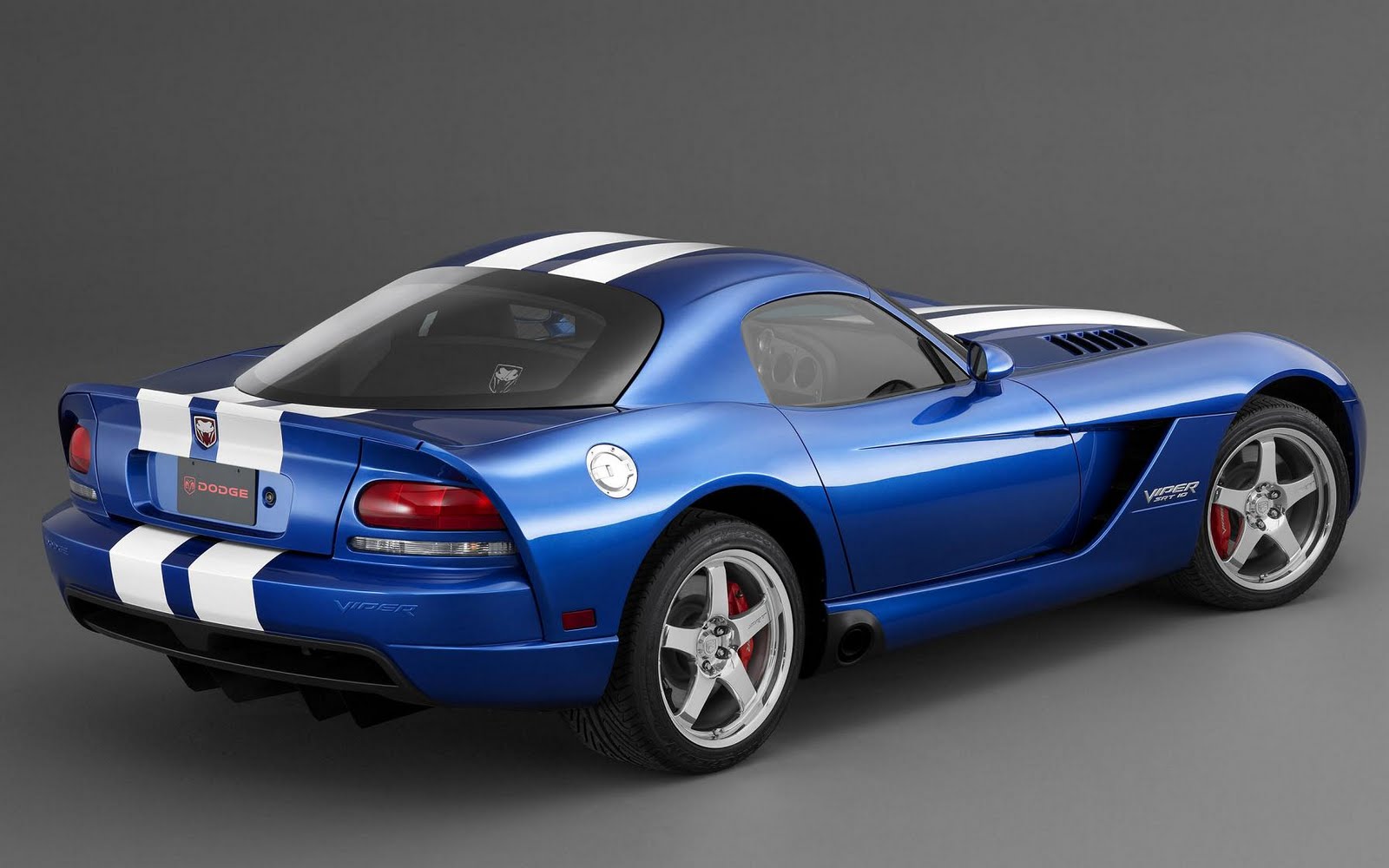 Alicia Anggraeni: Koleksi Mobil Warna Biru