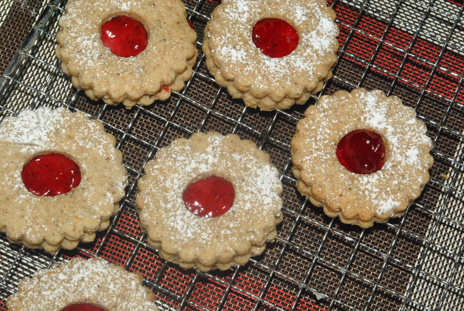 PATYSKITCHEN: LINZER COOKIES WITH STRAWBERRY JAM