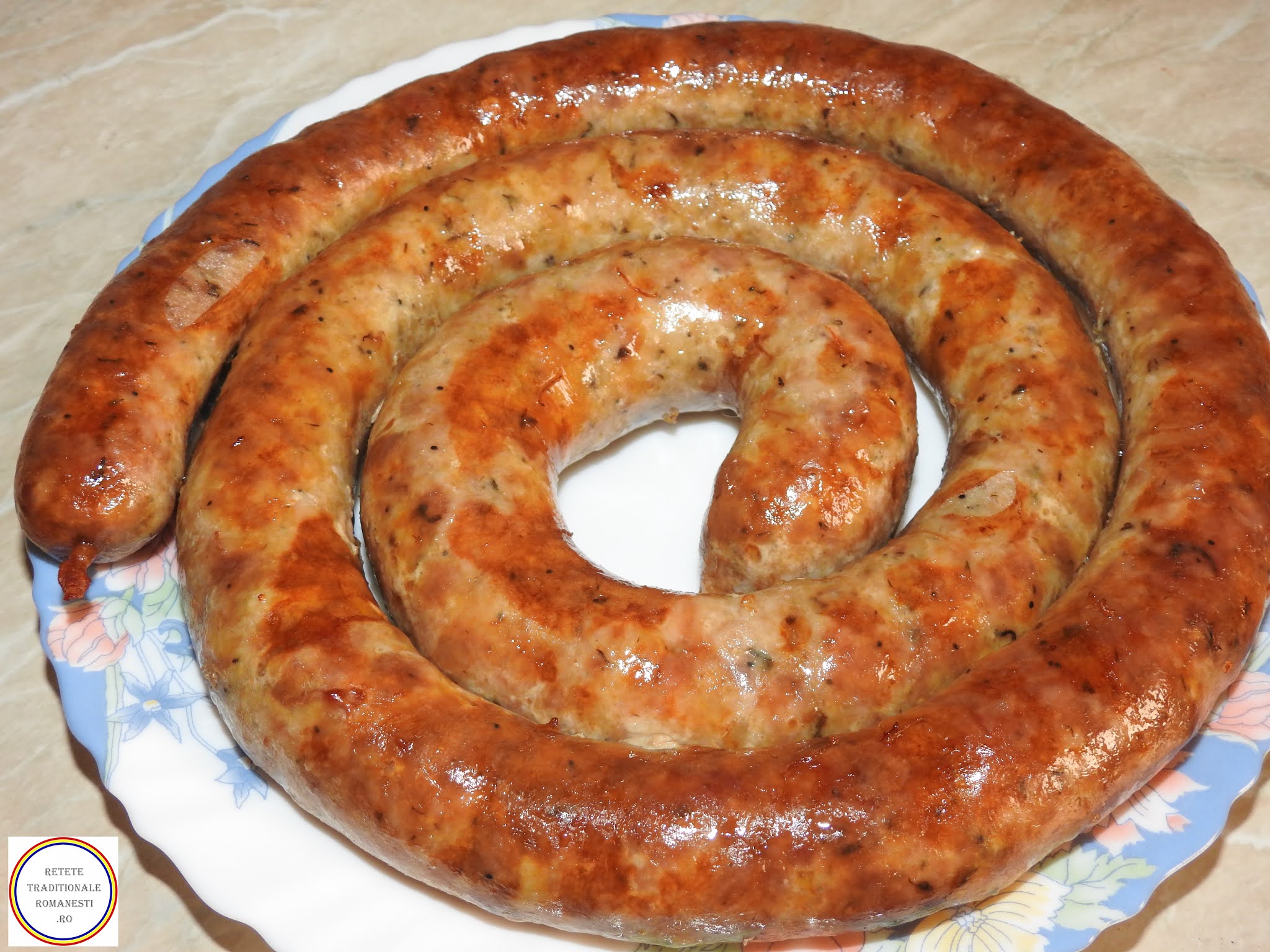 Fasole cu carnati reteta | Retetetraditionaleromanesti.ro