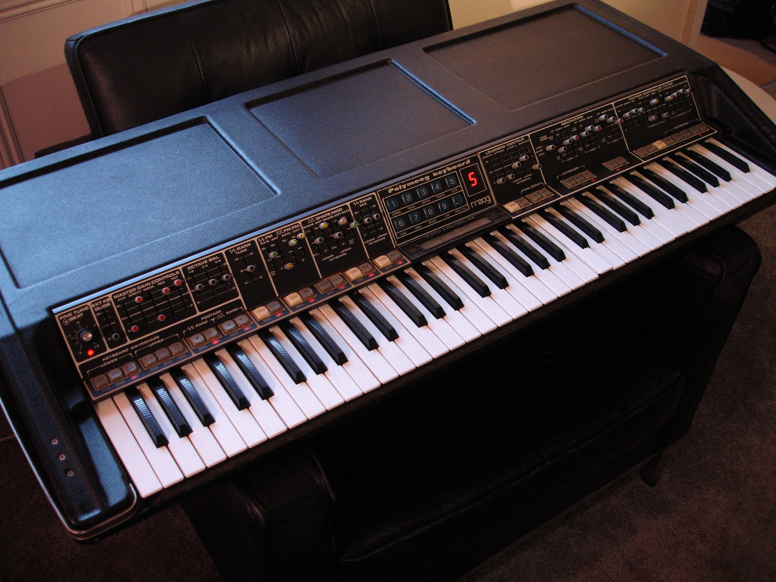 MATRIXSYNTH: Moog Polymoog Synthesiser / Keyboard 203A Analogue Synth ...
