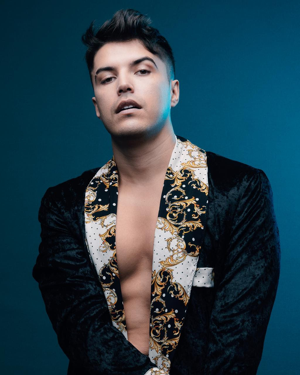 DENNIS FERNANDO RECIBE DOBLE DISCO DE ORO Y LANZA LA CAMPAÑA # ...