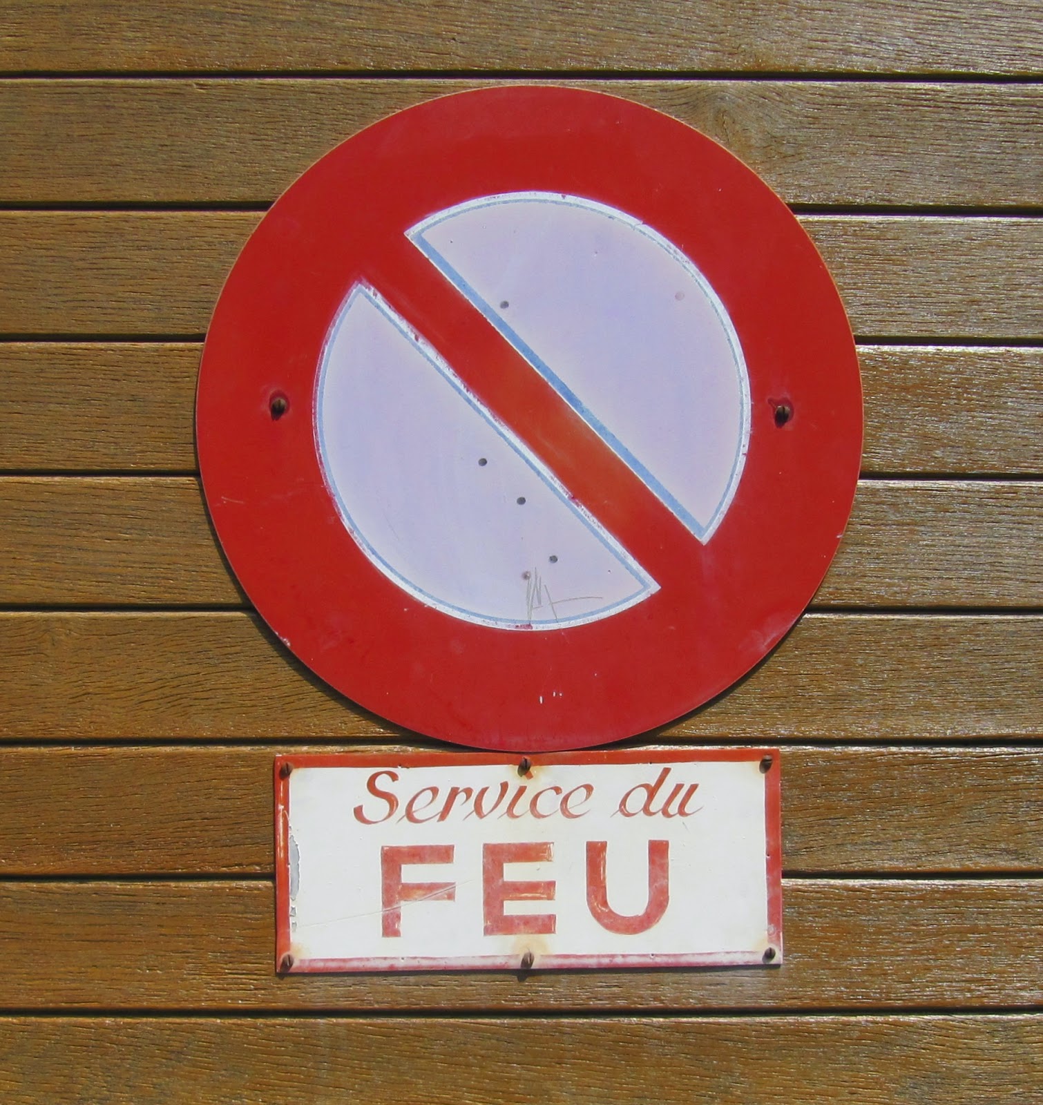 LE MAXIMUM: Service du feu et interdiction de parquer