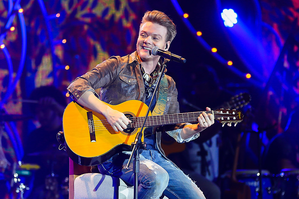 Michel Teló faz show de lançamento do DVD Bem Sertanejo em São Paulo ...