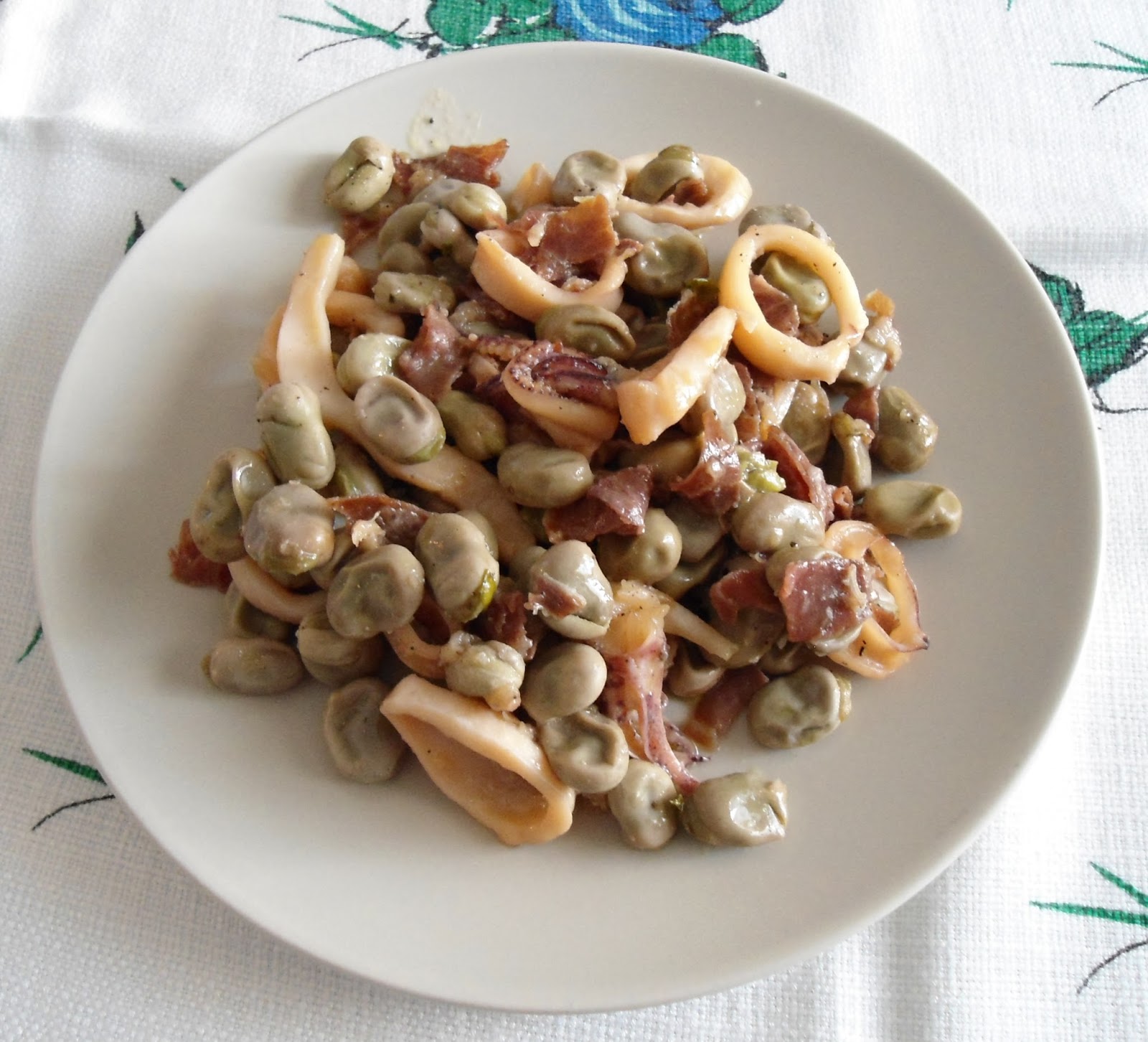 RECETAS CASERAS DE MARI CARMEN: CALAMARES CON HABAS Y JAMÓN
